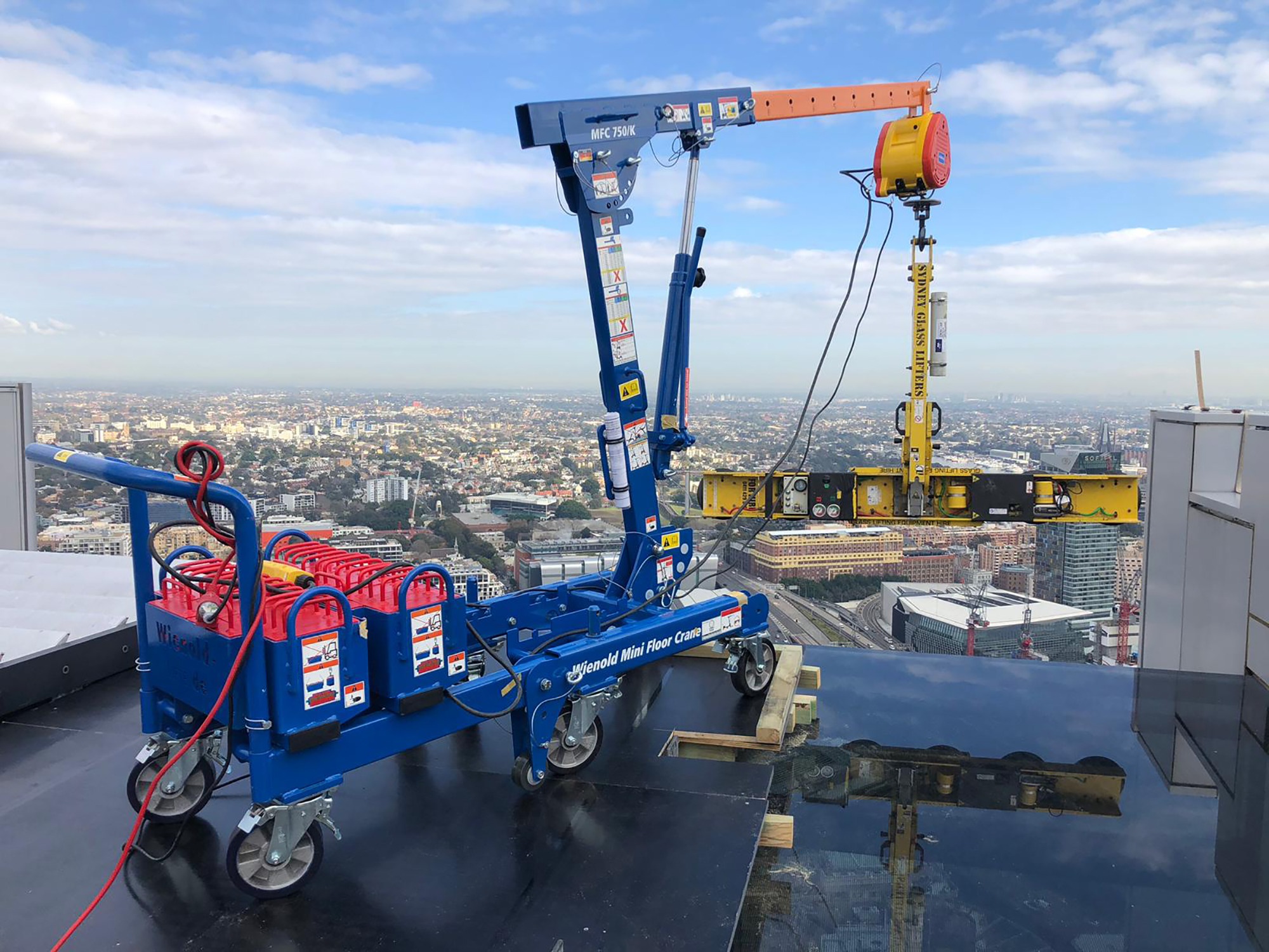 MFC 750 Mini Floor Crane with counterweights – Norbert Wienold GmbH